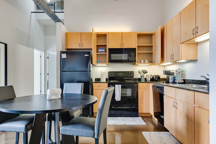 West Loop | City Views With In & Out Parking | 5 - Chicago