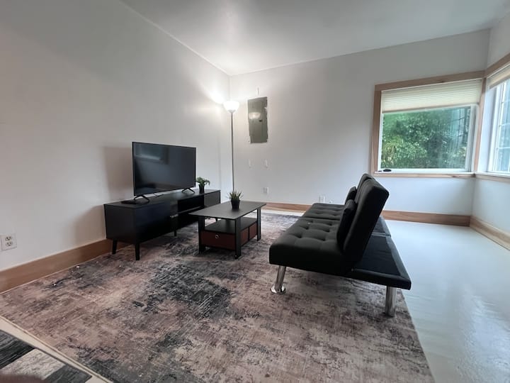 Small Minimalist Affordable Rental - Tukwila, WA