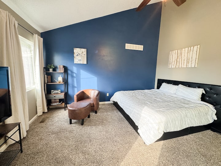 Wichita East Hidden Comfort: East Room W/ Bath - Wichita, KS