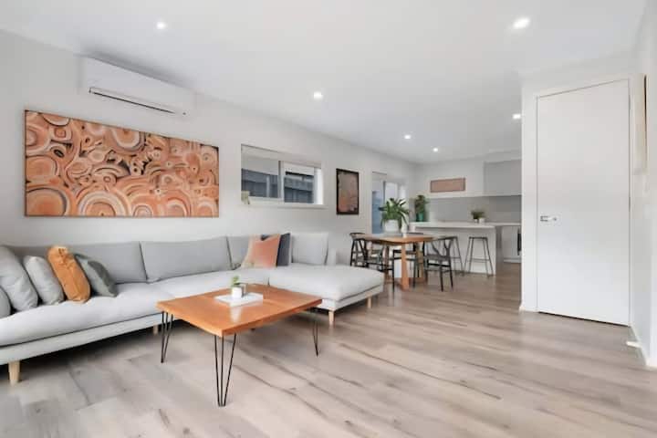 3-bedroom In Mooroolbark – Your Perfect Getaway! - Lilydale
