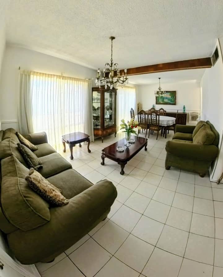 Acogedora, Equipda, Cerca Del Centro Y Fashionmall - Chihuahua