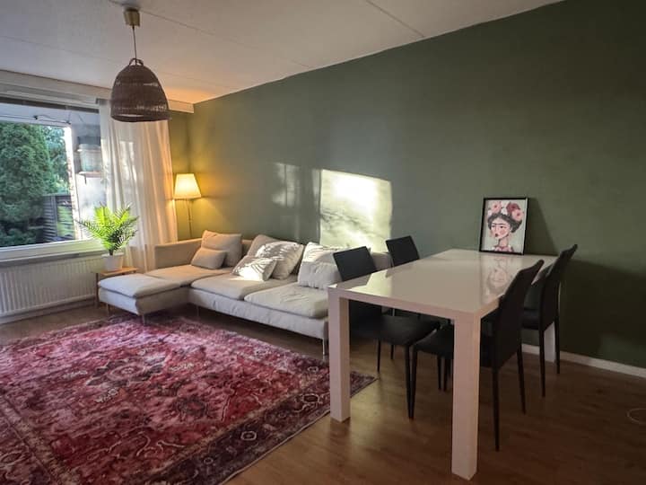 Lovely Spacious Apartment With Private Backyard! - Helsinki