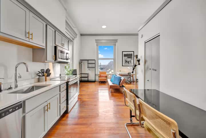 Near Hospitals & Dt | Cozy+parking+w/d+churchill - Louisville, KY