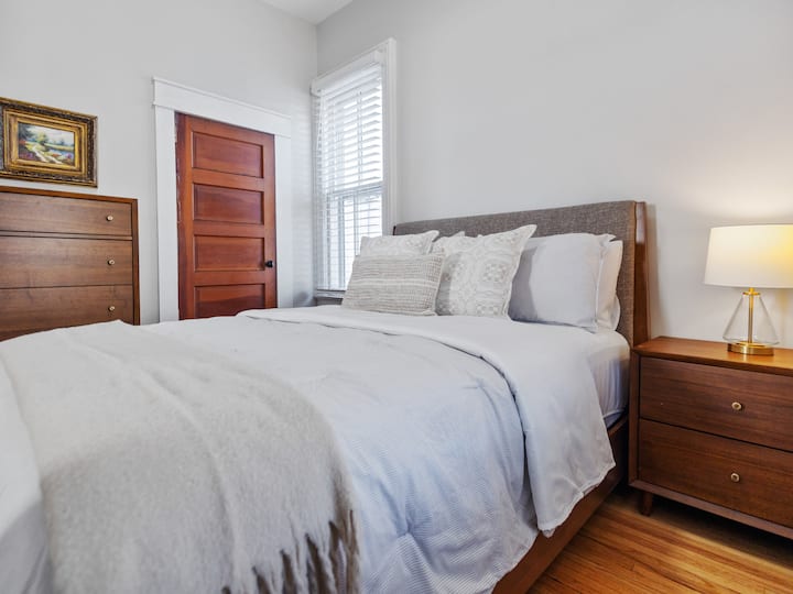 Jenna's House: 2 Bedroom Near Historic Haymarket - Lincoln, NE