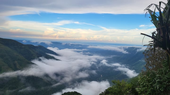 Waterfall Viewpoint Stay: Cloud-kissed Balconies - Meghalaya