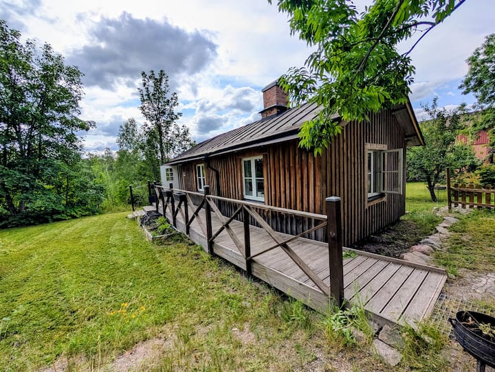 Fin Stuga Intill Visnaren Och Marvikarna. - Mariefred