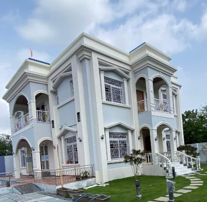 Prasanth Meadows
Luxury Lounge And Guest House - Hyderabad