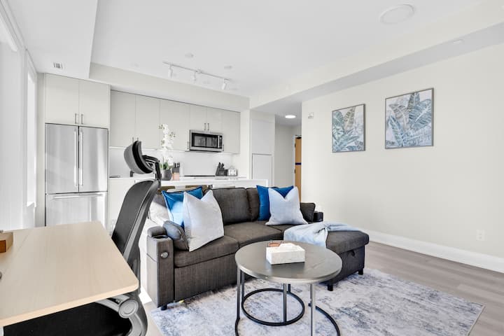 Refined 2br Condo Ev Charger Near Creek Trails - Oakville