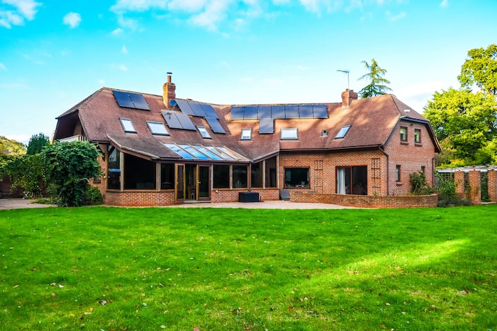 Incredible 5br Home • Game Room • Cinema Room - Louth