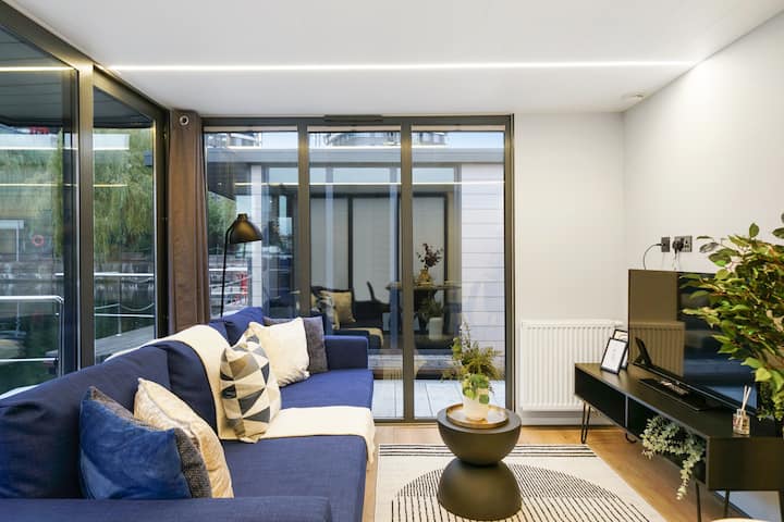 Unique Water Lodge In London - Roof Terrace - London, UK