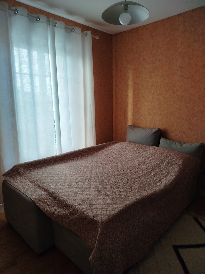 Chambre Dans La Maison De Ville à Thouars. - Thouars