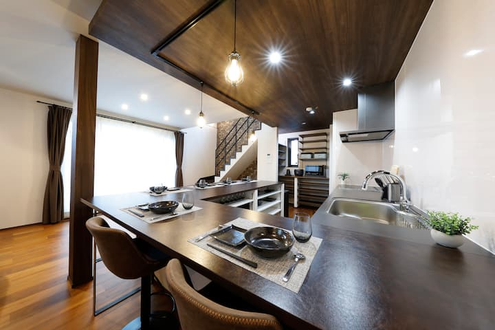 ゴルフ場アクセス抜群!|広々3寝室・駐車場付一軒家で団体旅行におすすめ - Chitose