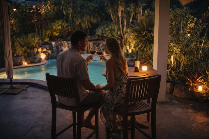 Romantic Retreat In Private Studio With Large Pool - Palm Cove