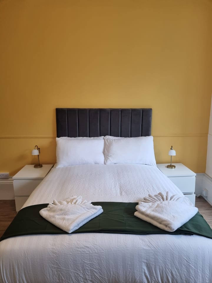 Entire 2 Bedroom Family Apartment | Sheffield - Sheffield