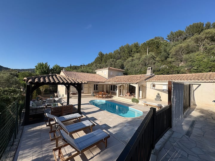 Cadre Paisible, Villa Proche Commodités Et Plages. - Le Castellet