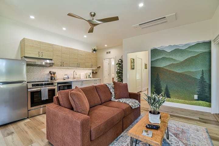 The Retreat - King Bed Near Biltmore, Downtown - Asheville