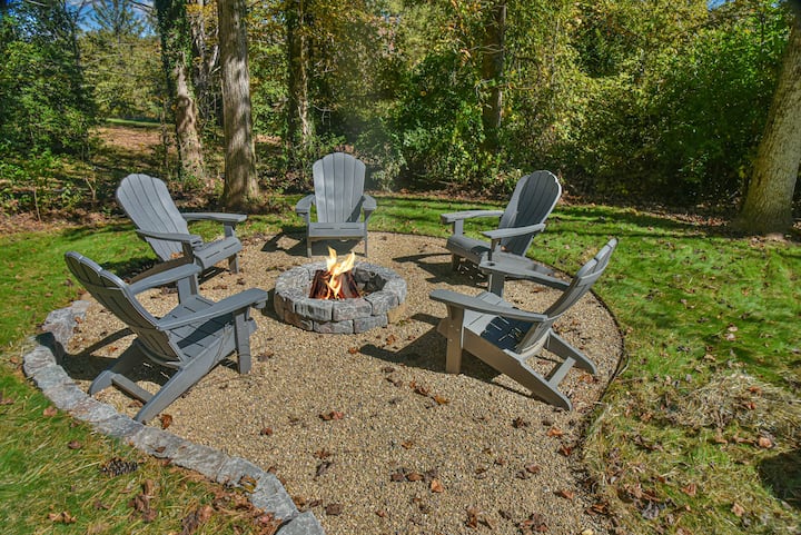 The Retreat - King Bed Near Biltmore, Downtown - Asheville, NC