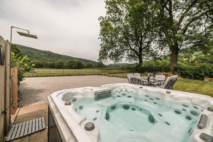 Riverside Dairy Is A Stunning Barn Conversion - Edale