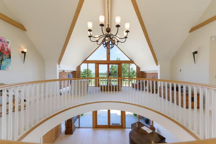 Luxury Estate W/ 6 Acres, Gym, Annex, Games Room! - Chelmsford