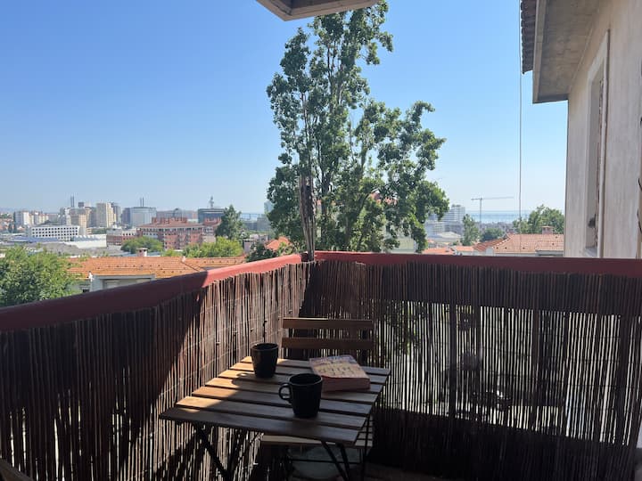 Big Apartment With River View - 3 Min From Metro - Montijo