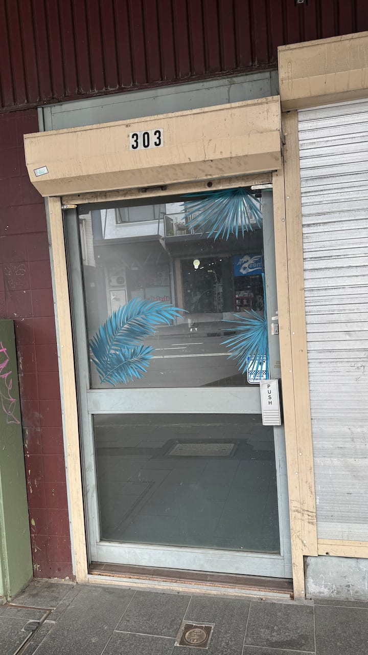 Three Bedroom Commercial Style Unit - Wollongong