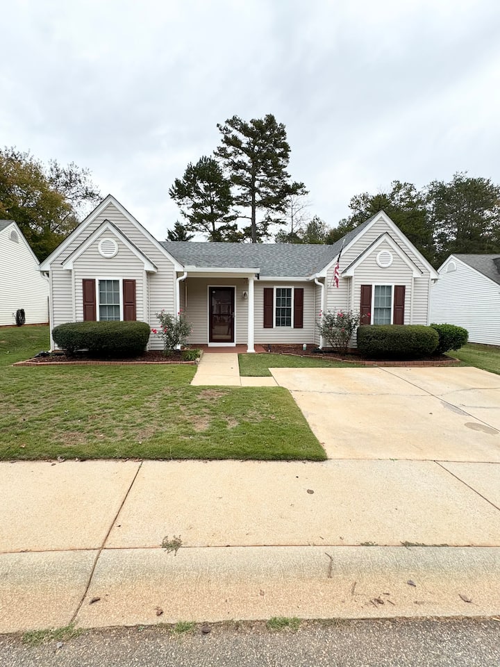 Home Is Only 5 Minutes From Clemson Campus! - Clemson, SC