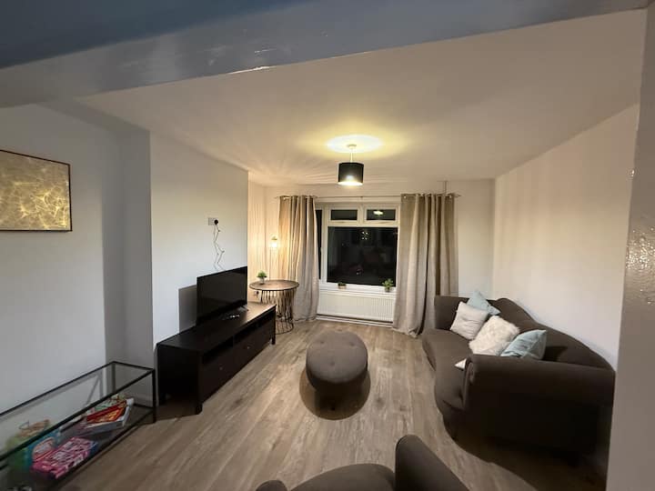 Spacious 3 Bedroom House -Bedford - Bedford