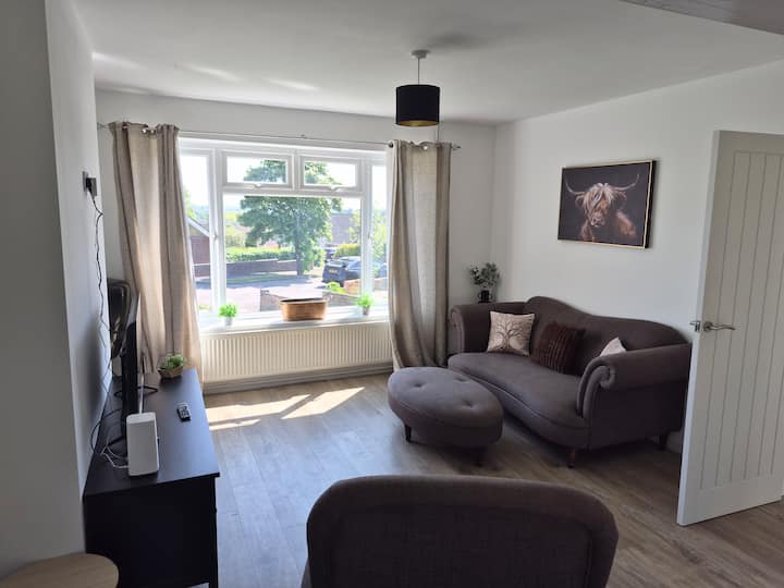 Modern Home • Sleeps 7 • Parking • Large Garden - Bedford
