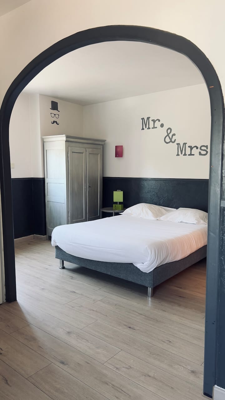 Chambre Familiale • Wi-fi • Parking • Devant Gare - Lohéac