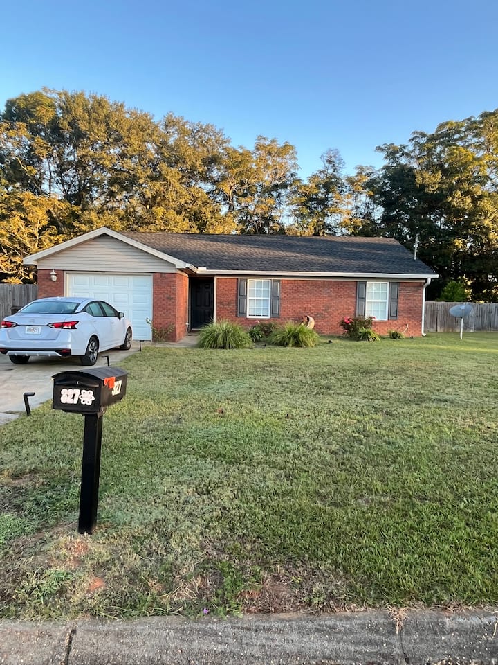 Cozy Family Full House Rental Near Everything. - Dothan, AL