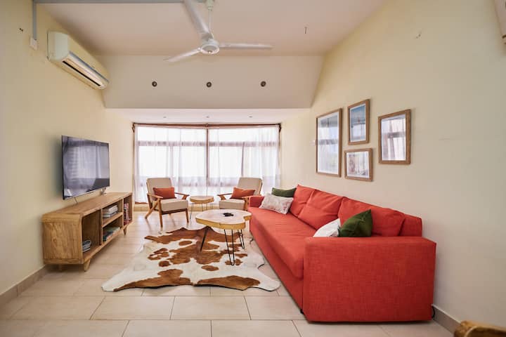 Diani Beachfront 1br With Pool And Ocean View - Diani Beach