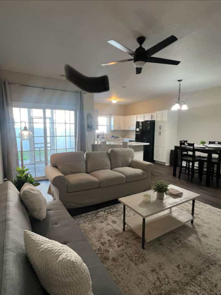 Comfy, Cozy & Spacious, 3 Bdrm 2.5 Bthrm Townhome - 잭슨빌