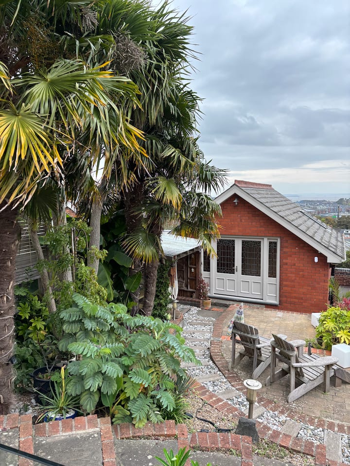 The Coach House - 배리