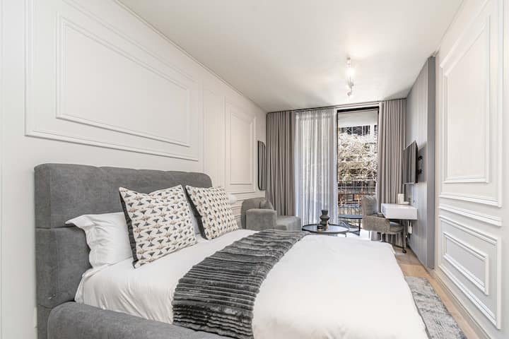 Luxe Studio Apartment In Central Rosebank - Johannesburg