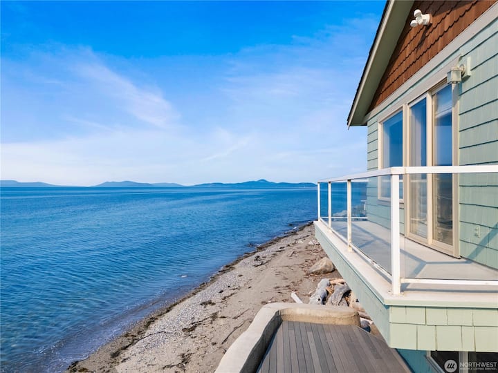 Birdie Point Beach House - Oak Harbor, WA