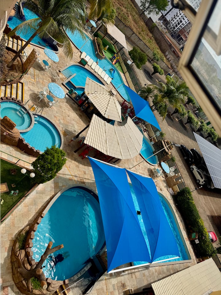 Caldas Novas - Apartamento Com Varanda E Piscinas - Caldas Novas