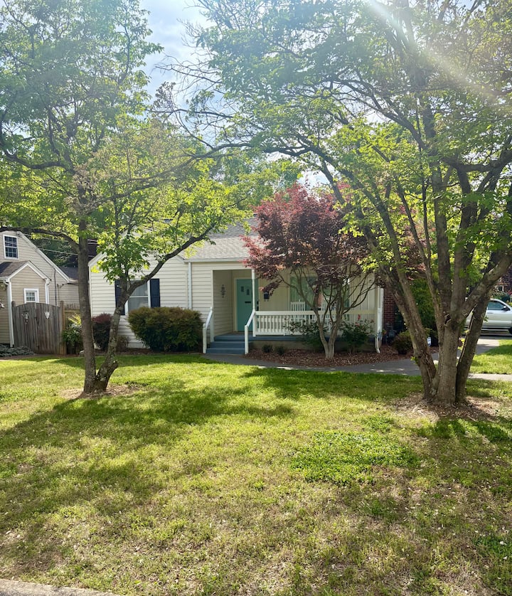 Stylish 3br W/ Fenced Yard | Walk To Park & Shops - Winston-Salem, NC