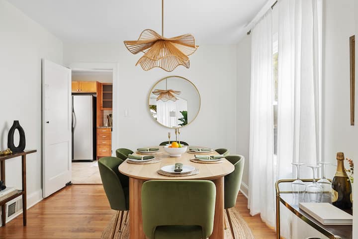 Stylish 3br/4bd Home W/ Huge Yard, Games & Grill - Winston-Salem, NC