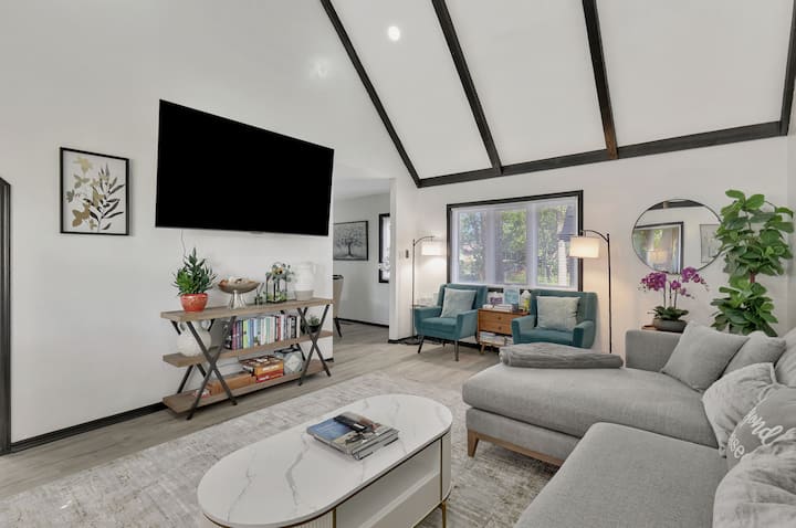 Upscale 8-beds, Pool Table, 3 Miles To Stryker. - Andover