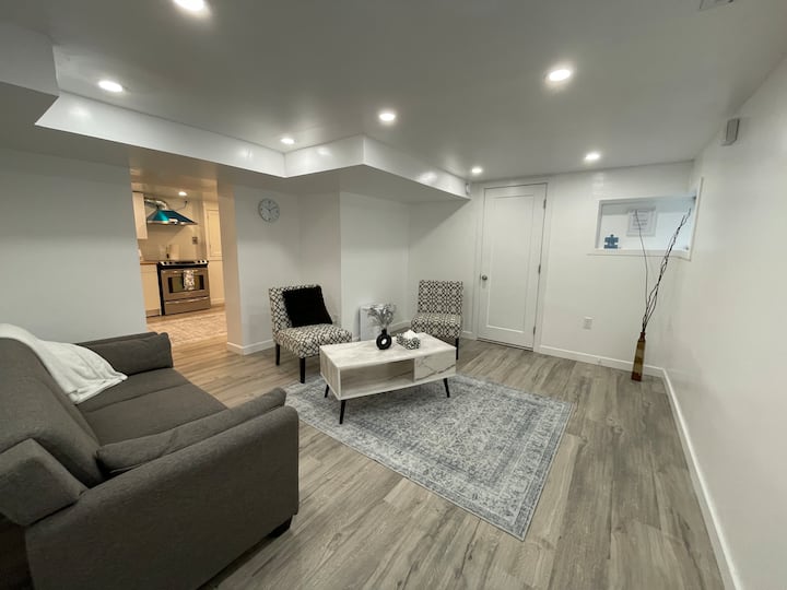 Modern & Quiet 2br | Close To Queen’s & Downtown - Kingston