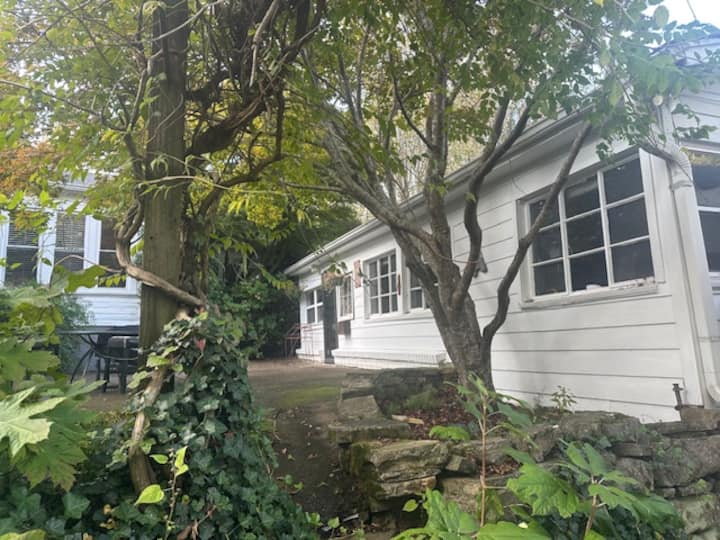 Quaint 2 Bedroom, Safe, On A Beautiful Lot. - Leeds, AL