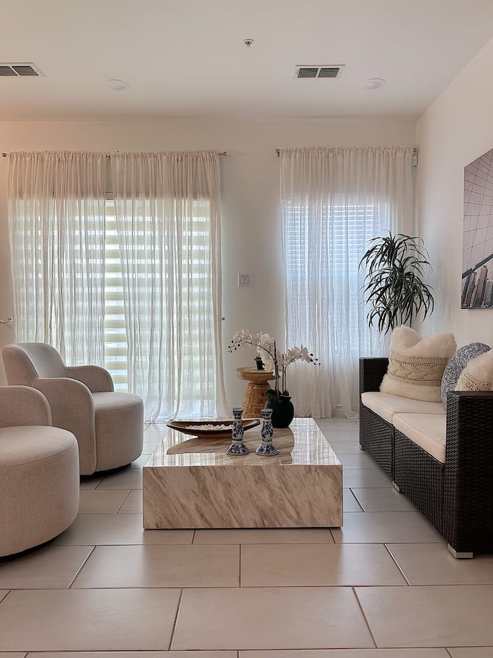 Cozy Modern Aesthetic Townhouse In North Laredo - Laredo, TX
