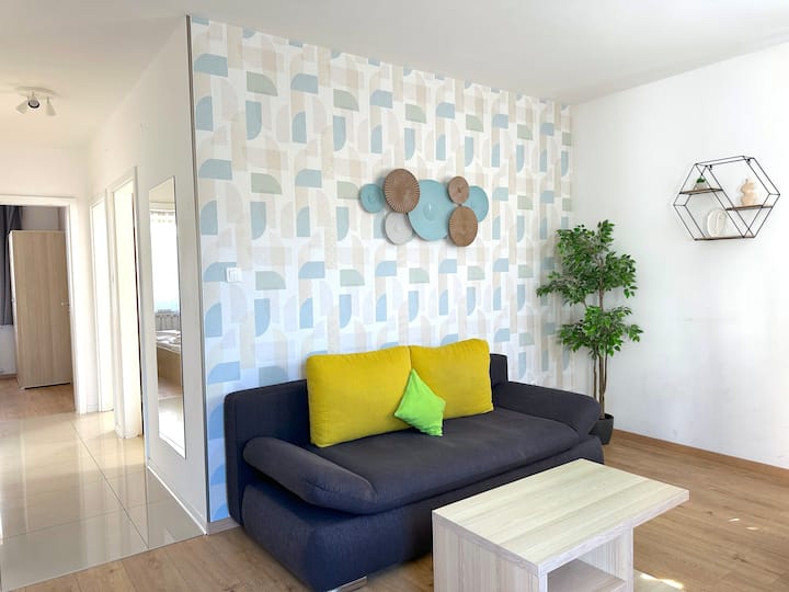 Deluxe 3 Bedroom Family Apartment & Free Parking - Budapest