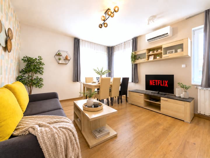 Deluxe 3 Bedroom Family Apartment & Free Parking - Budapest