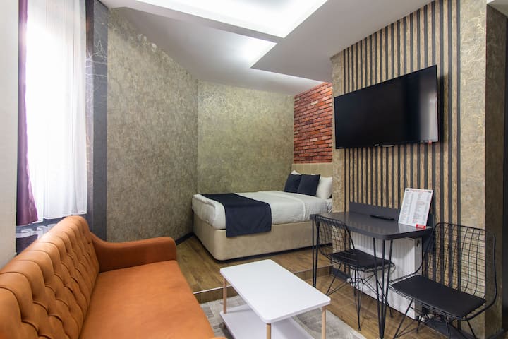 Hotel Room With Kitchenette & Workspace In Maltepe - Kartal