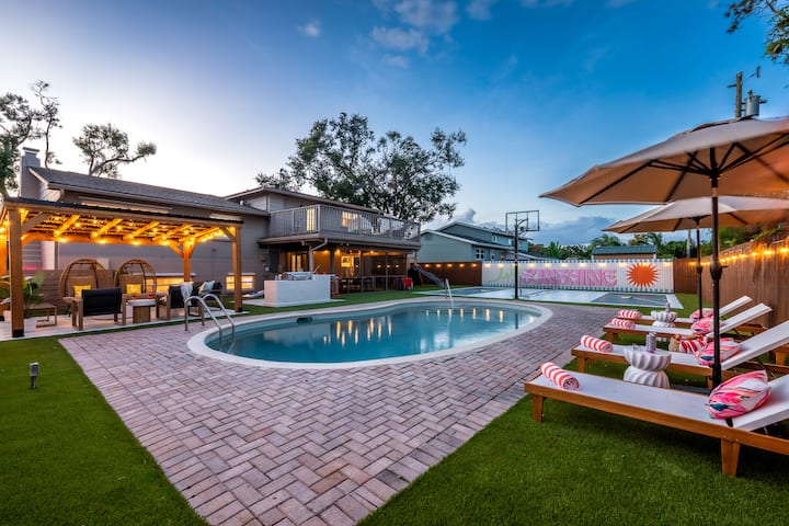 Karaoke ·Heated Pool ·Pickleball ·Minigolf ·Cinema - Madeira Beach, FL