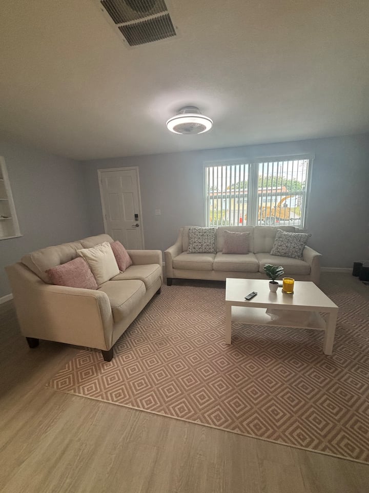 Charming 3br Family Retreat. Near Tarpon Springs! - New Port Richey, FL