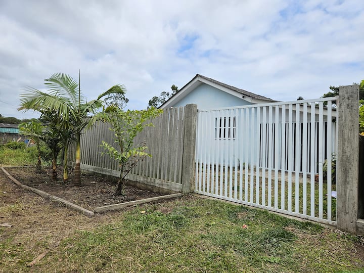 Casa - 3 Quartos, Churrasqueira Cozinha. 5 Camas - Guaratuba