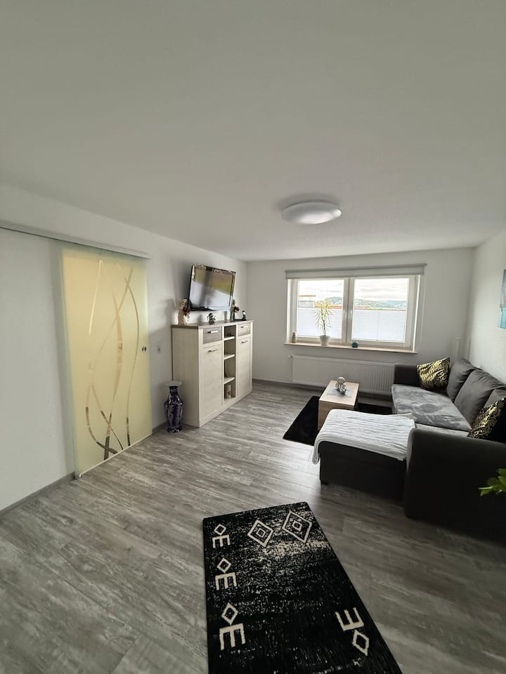 Großzügige Wohnung Mit Balkon Und Küche In Künzell - Fulda