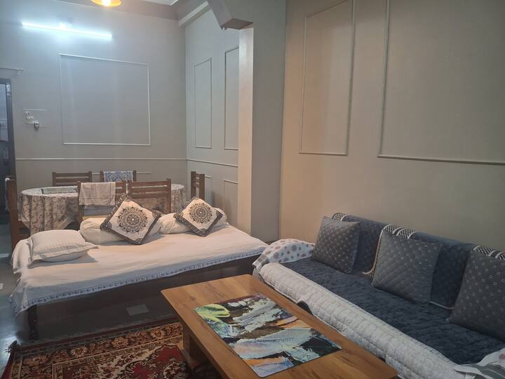 Ramraj | Family Stay With Garden View Near Mahakal - Ujjain